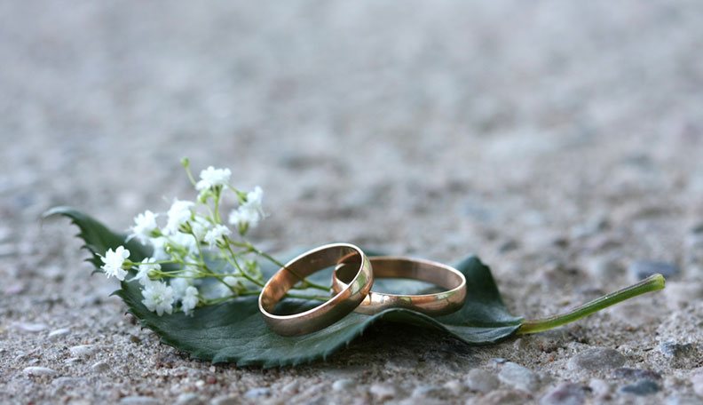 Promise Rings: What They Symbolize & 20 Things to Know Before Giving ...