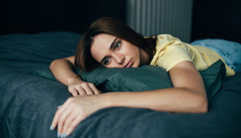 Relationship Anxiety: What It Is, 44 Signs, Feelings & Ways to Get Over ...